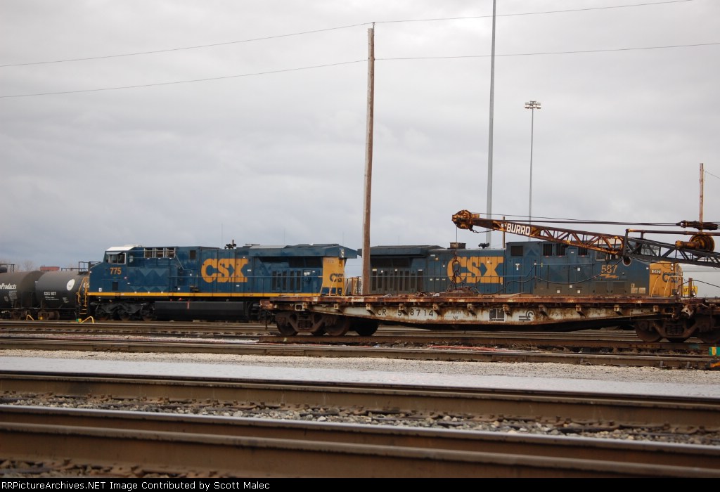 CSX 775 & 587
